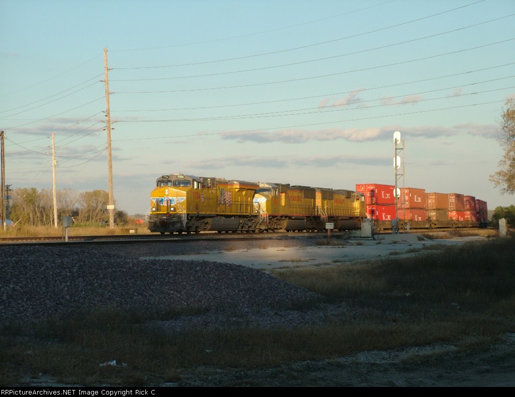 UP 7754 Leads K-Line Stacks WB